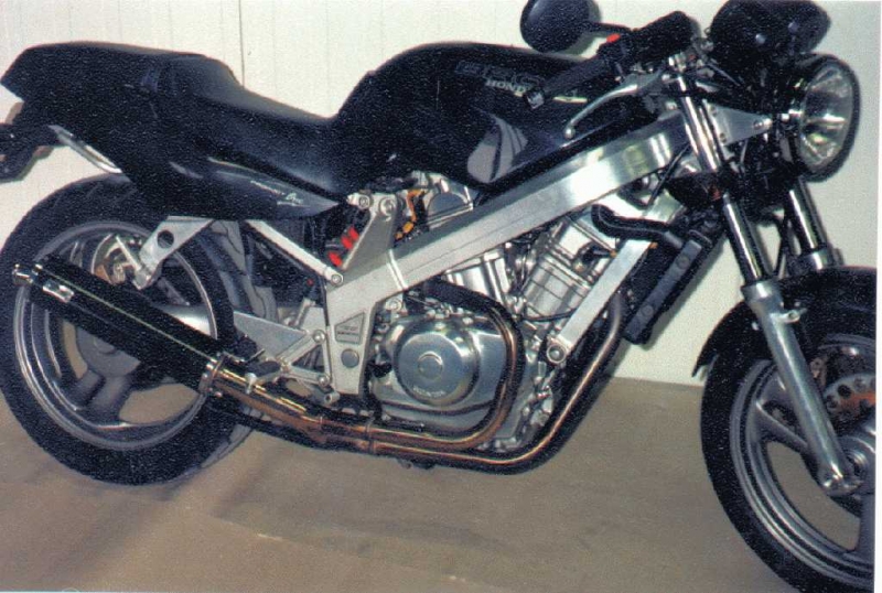 Honda NT 650 Hawk Slip-on 1 Vampire - Bull Exhausts